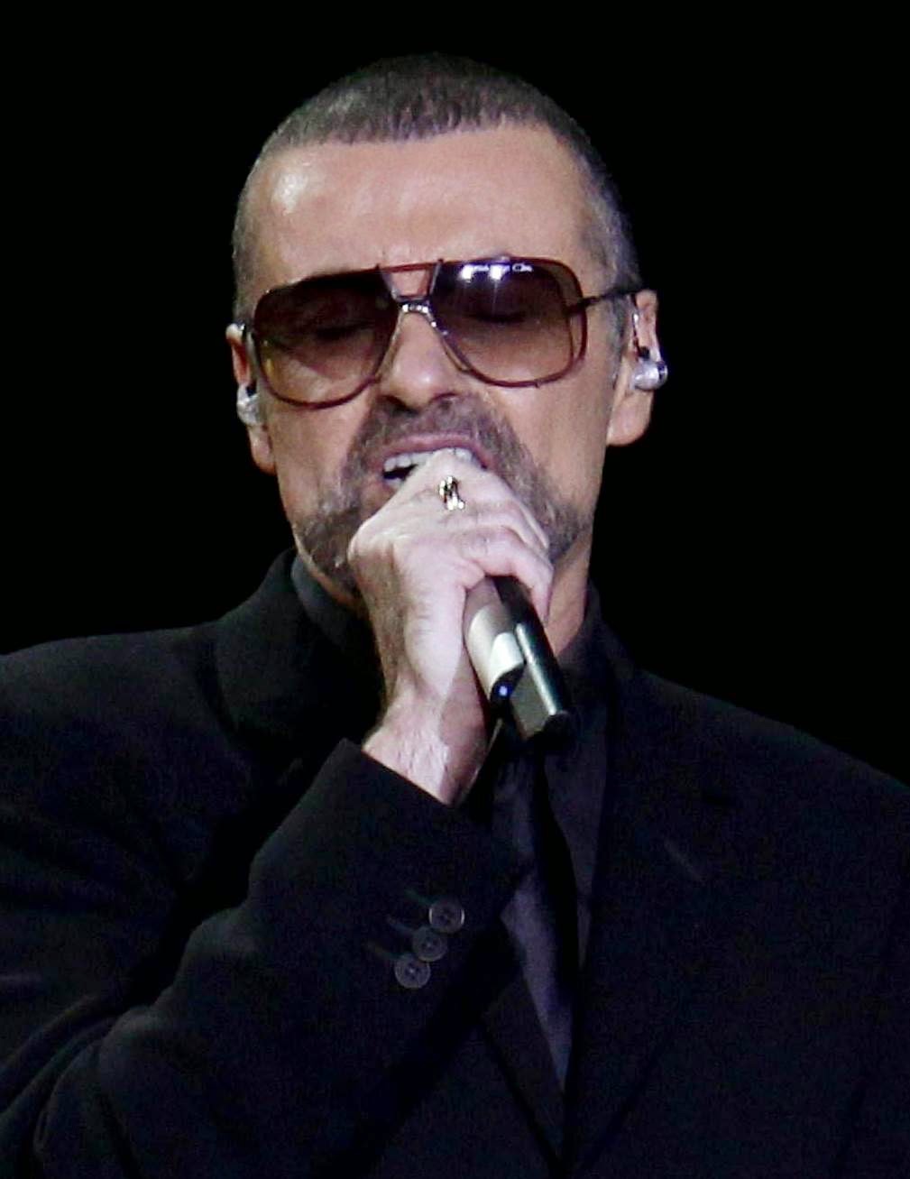 El Lavadero de las Muñecas: 'GOING TO A TOWN' ES LO NUEVO DE GEORGE MICHAEL