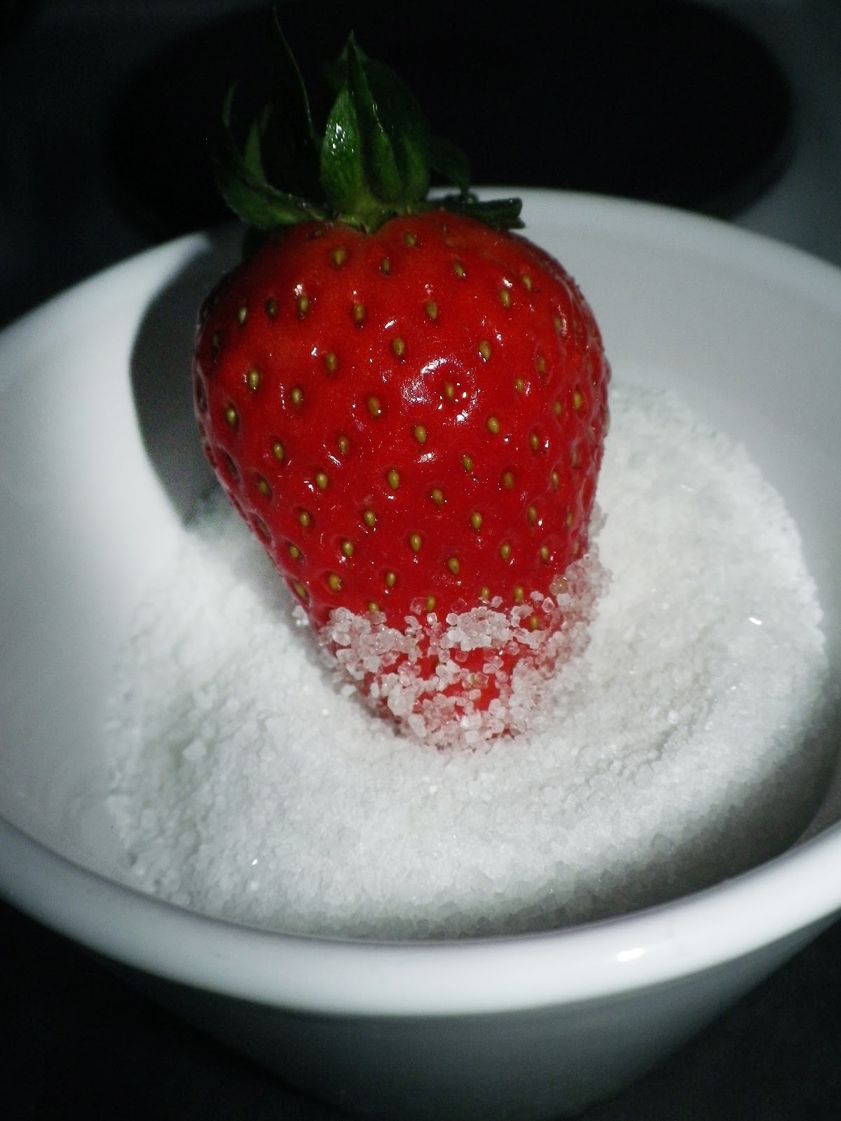 J'ai toujours aimé le jaune moutarde: Fraises au Sucre blanc