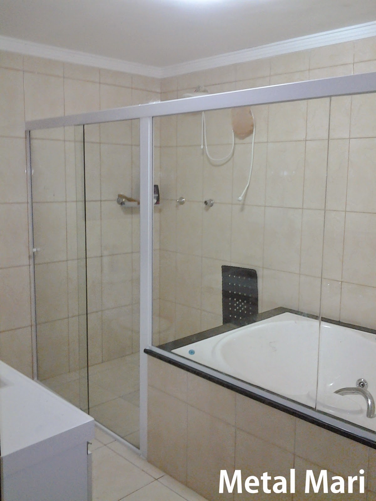 Metal Mari Esquadrias : Box de vidro para banheira (Metal Mari)