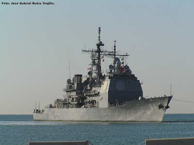 Barcos en Málaga: El CG-64 USS Gettysburg visita Málaga.