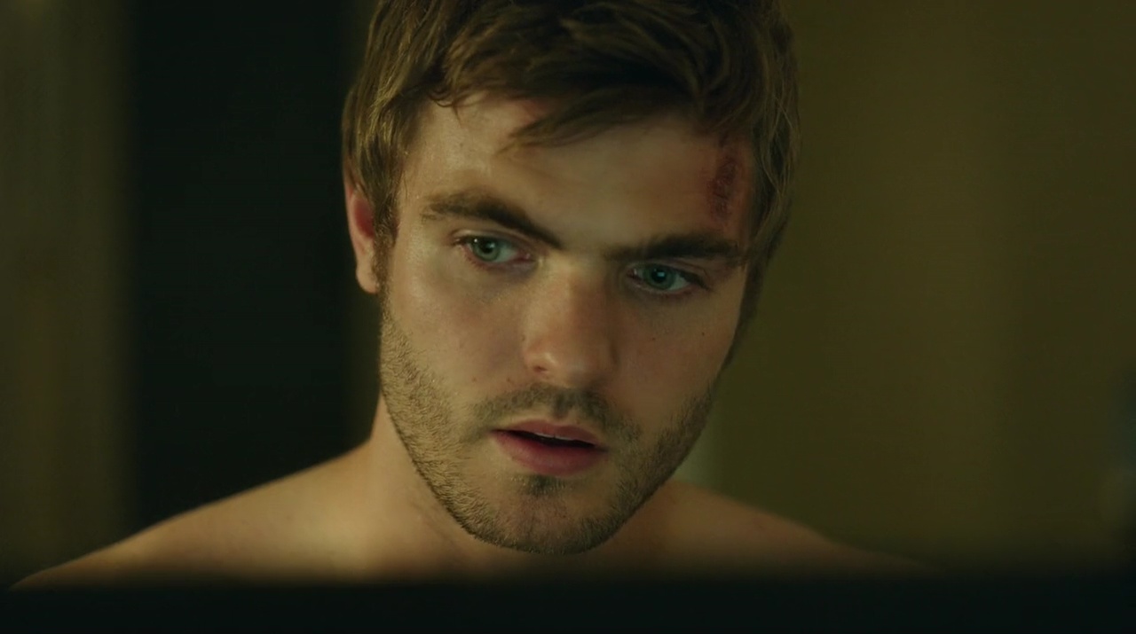 ausCAPS: Alex Roe shirtless in Rings