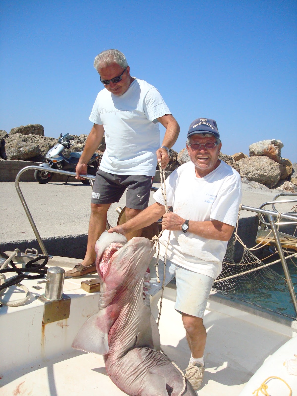 ELIKA-MARATHIAS: ΨΑΡΙΑ ΜΕ ΓΑΛΕΟΥΣ =ΜΑΡΑΘΙΑΣ 16/09/11