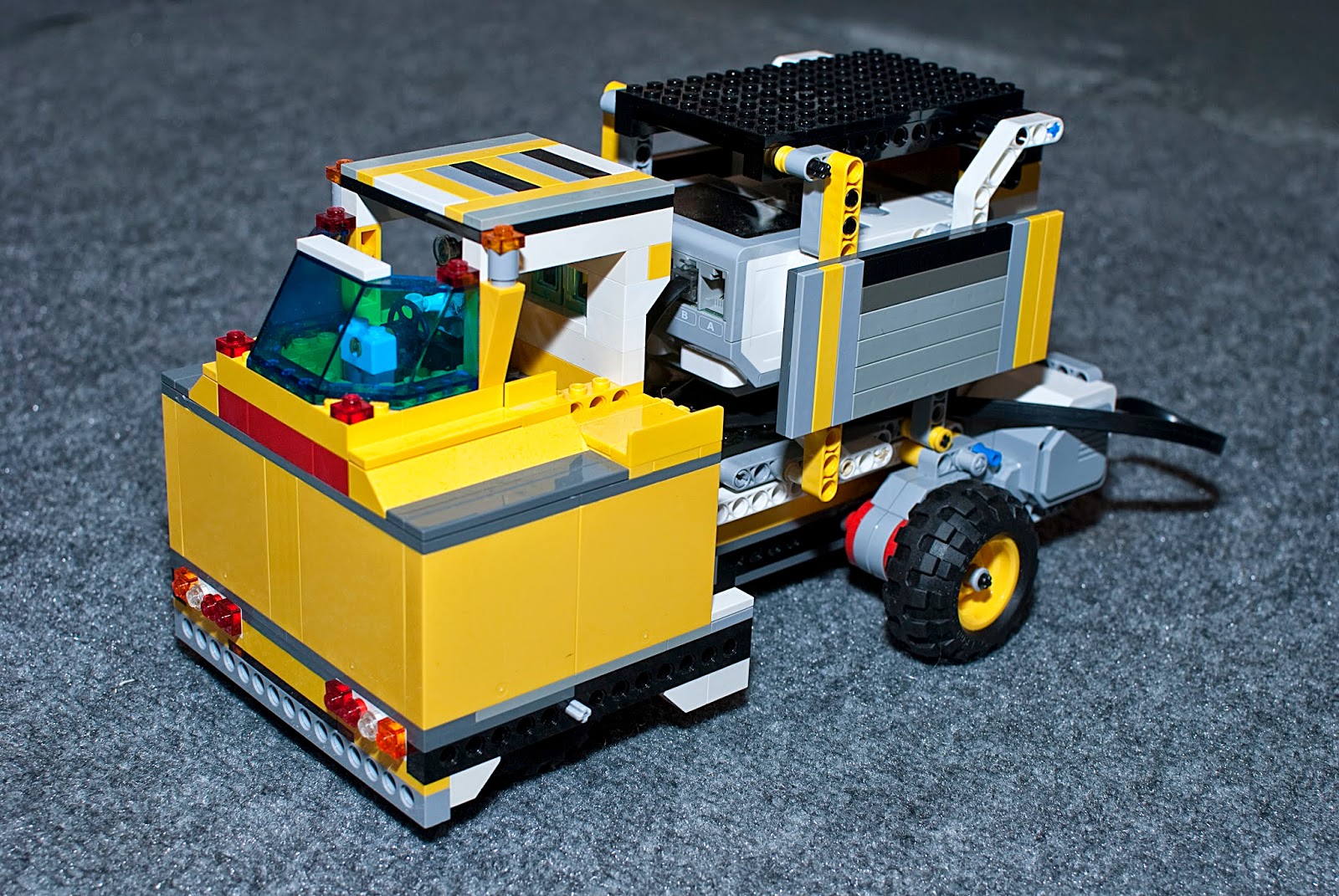 Chris Ippolito - Technology Educator: Summer of LEGO - "The Beast"