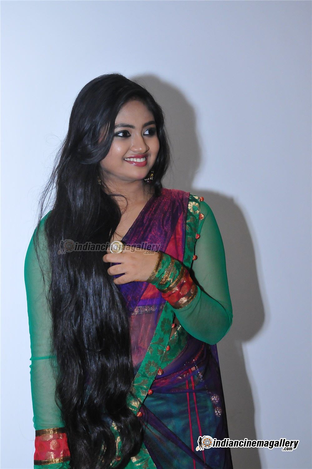 Mallu actress Shalin hot navel show in saree - All Pictures HD ...