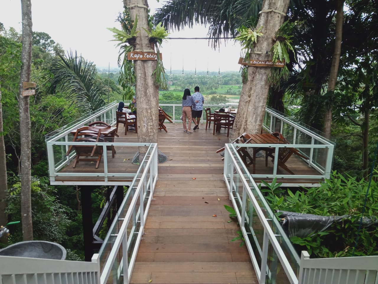 Bersantai di Kafe Tebing Jember Taman Botani Sukorambi