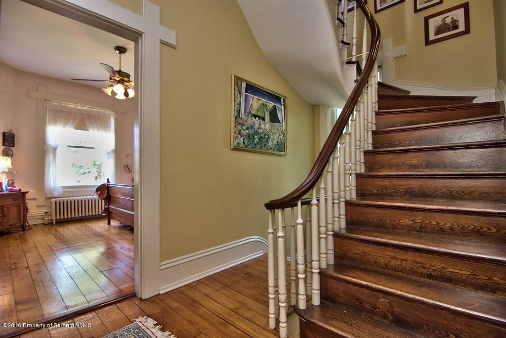 TwistedHandrails.com: Nice Switch Back Design