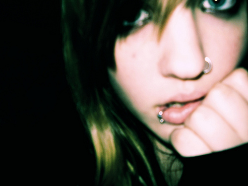 Emo Hair | Emo Hairstyles | Emo Haircuts: emo lip piercing