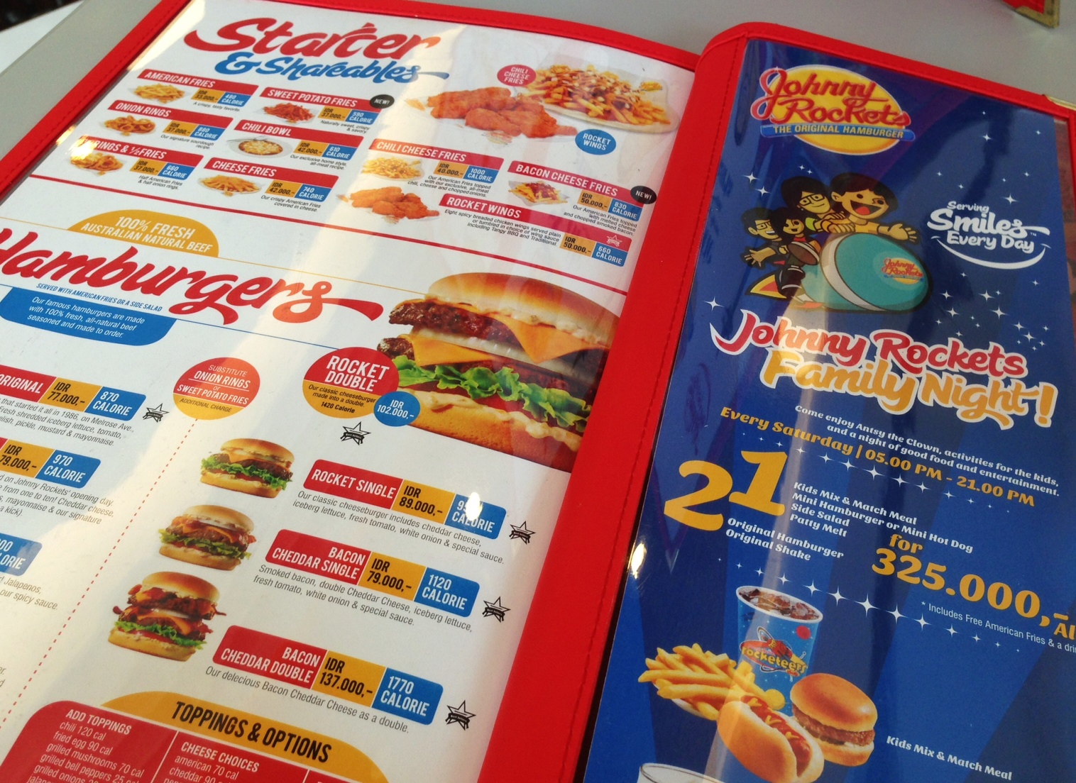 Chewy Bubble: Johnny Rockets : The serve burger and they dance!