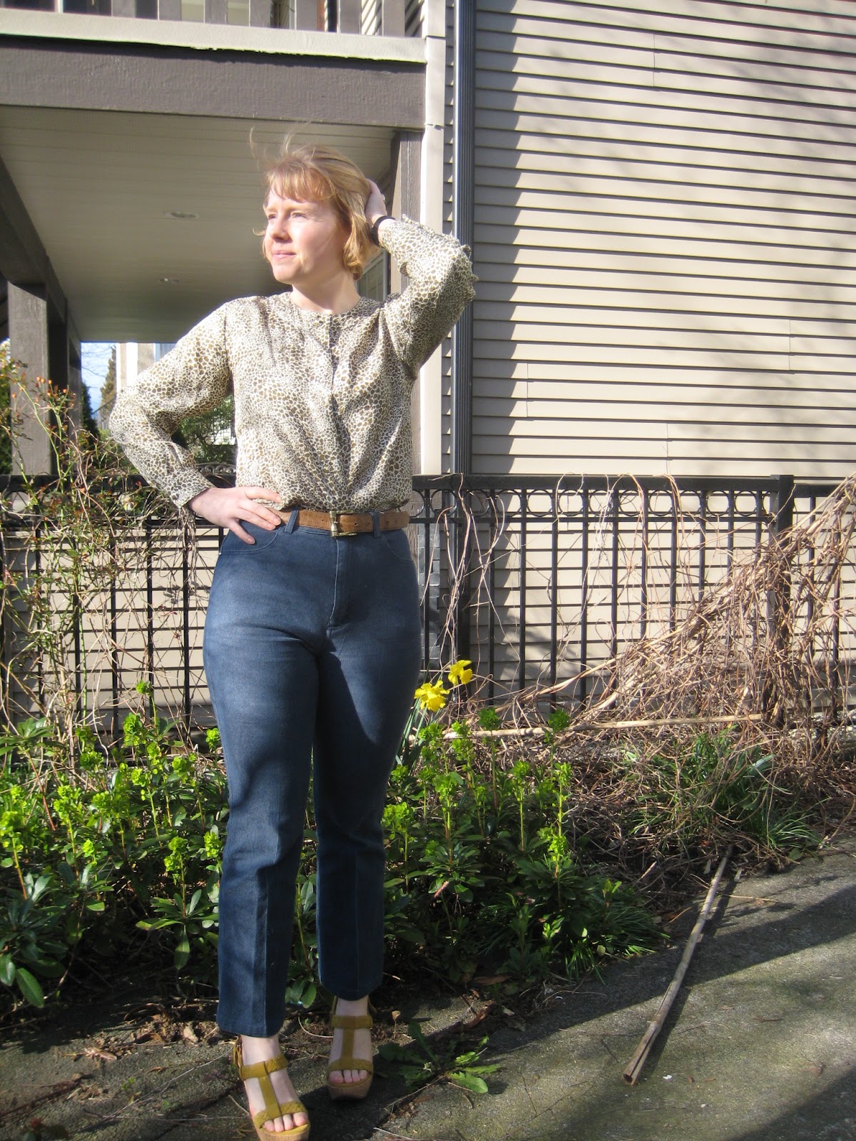 Adorn: Sunny day, funny jeans