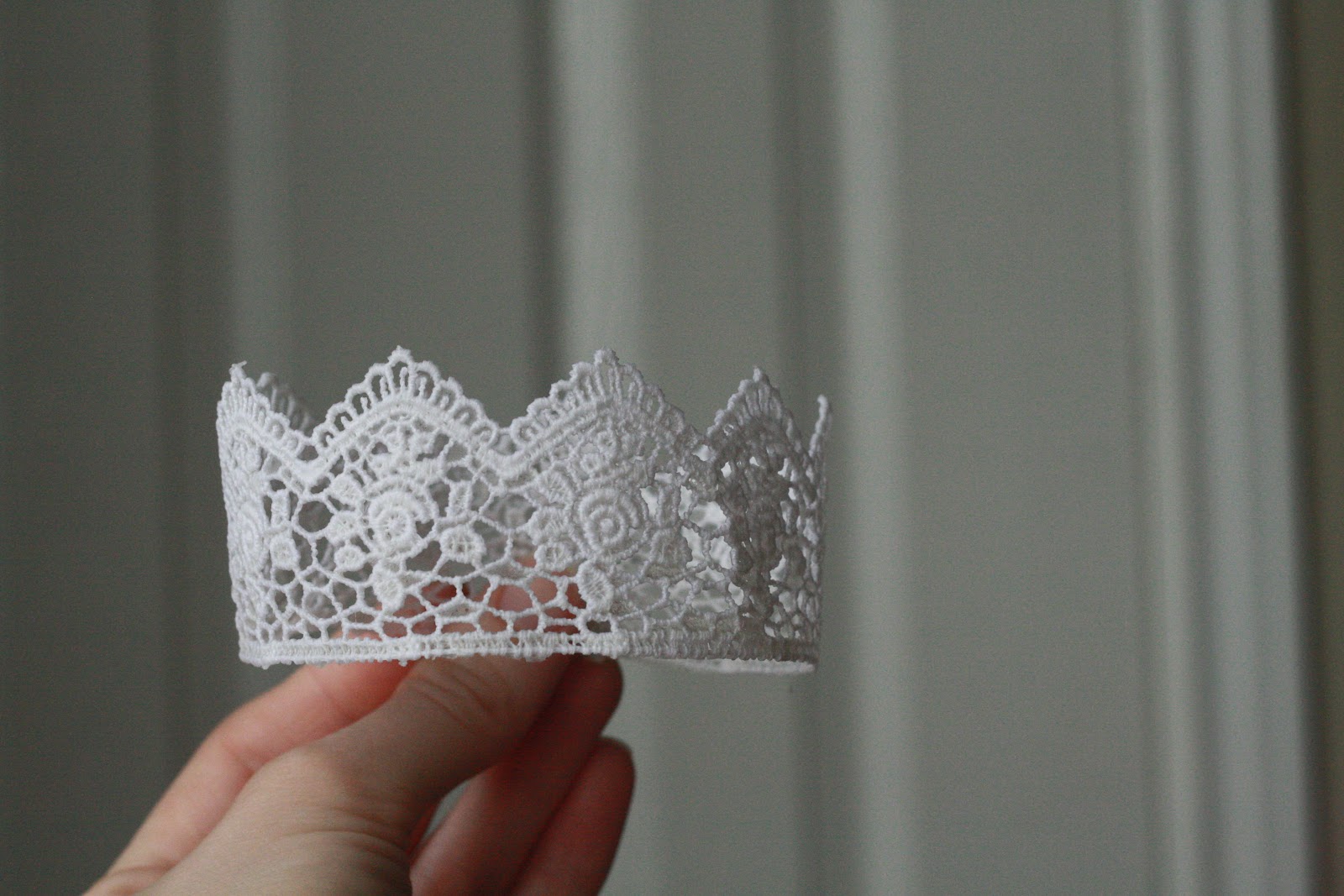 Warm Fuzzies: DIY tutorial - Mini Crown