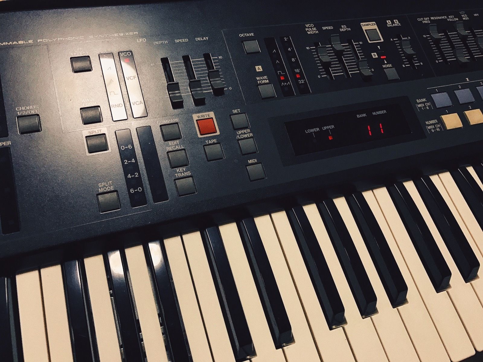 MATRIXSYNTH: Akai AX60 Synthesizer