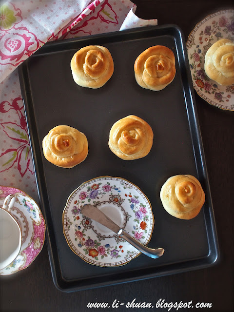 Helena's Kitchen: 玫瑰面包 （Rose Bread）
