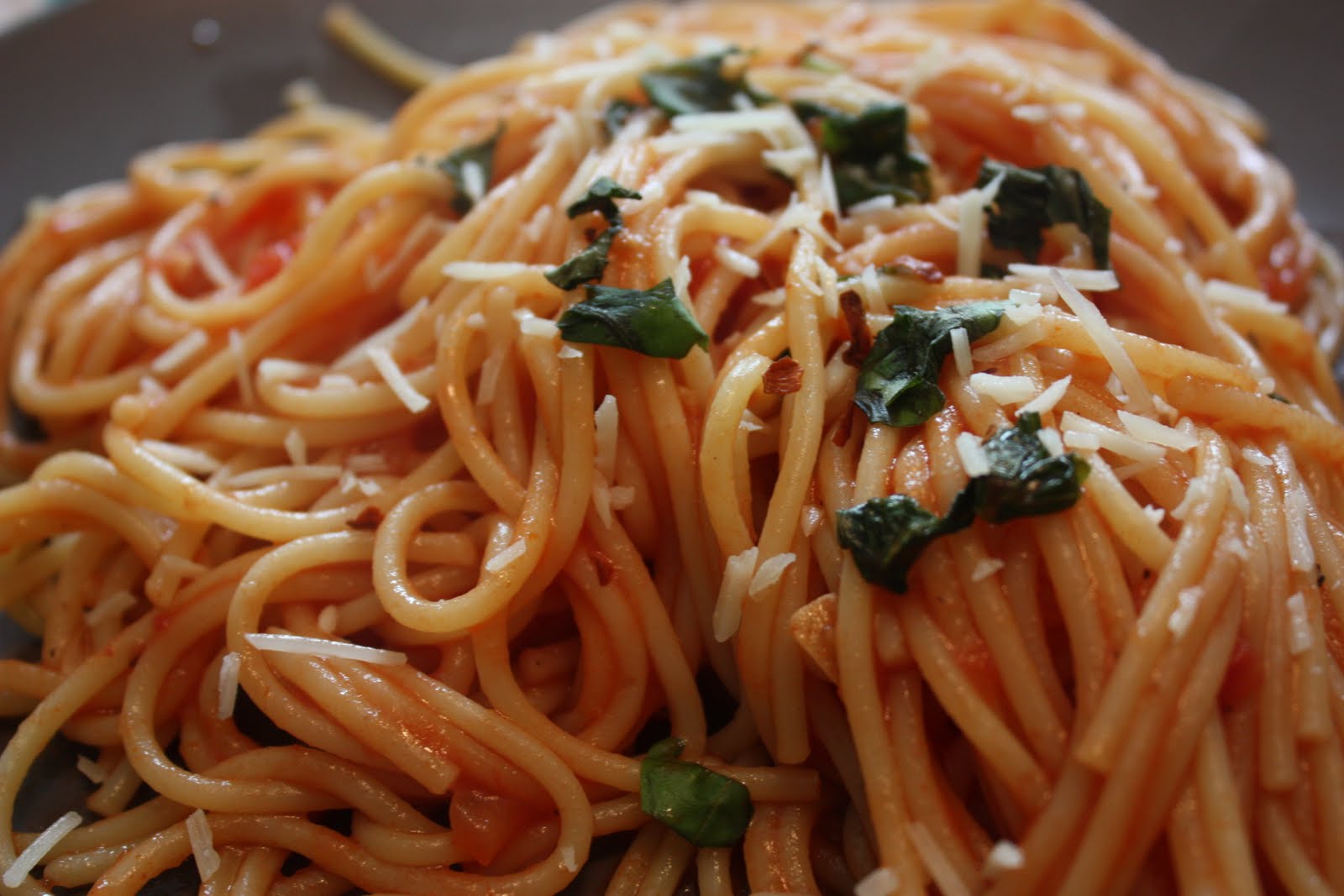 cooking with crystal: Tomato basil spaghetti