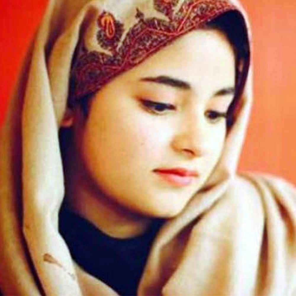 Desi Actress - pixerdesi: Zaira Wasim Cute Secret Superstar Actress ...
