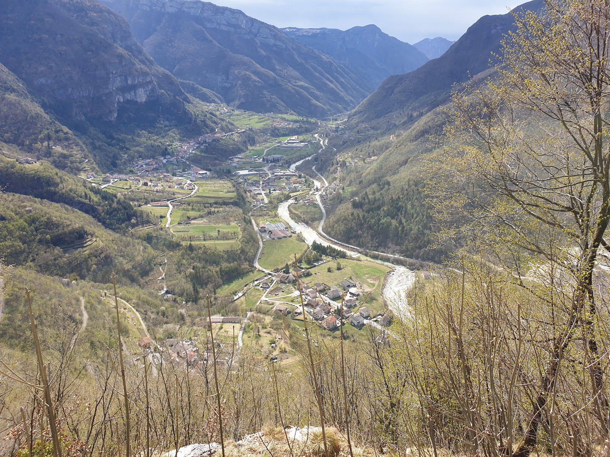 Su strade e sentieri: VALDASTICO: DA CASOTTO (m. 440) A LUSERNA (m. 1400)