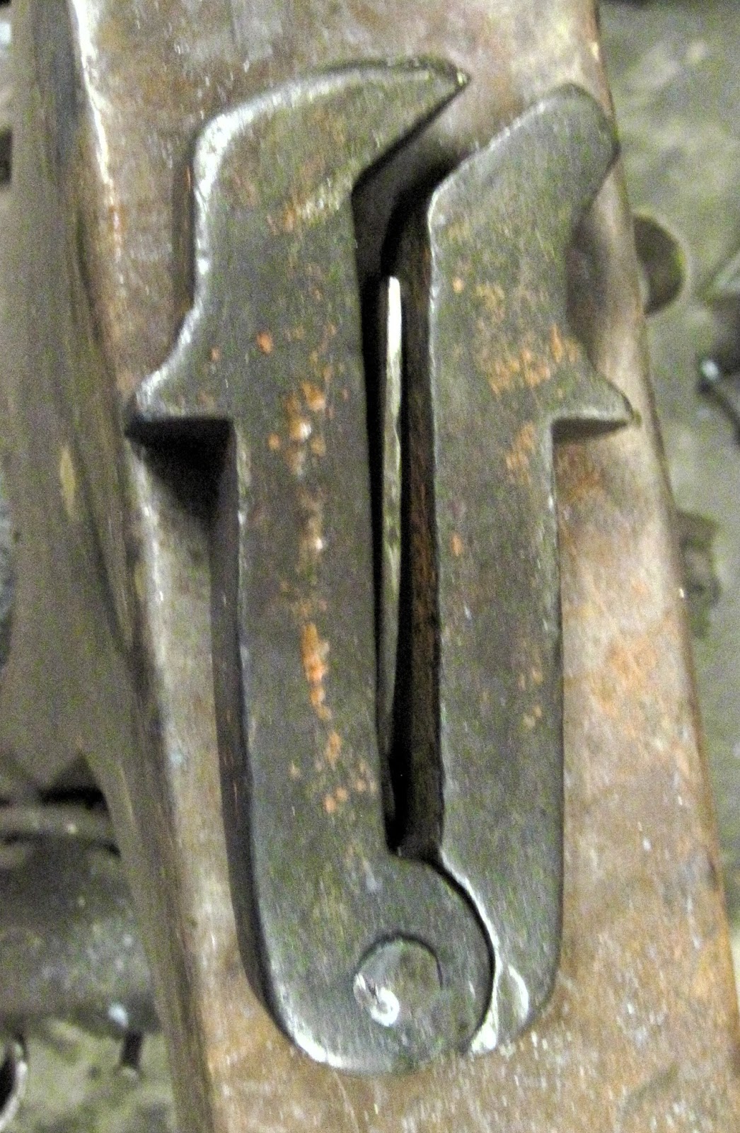 Persimmon Forge: Professional Blacksmithing: The Filing Vise