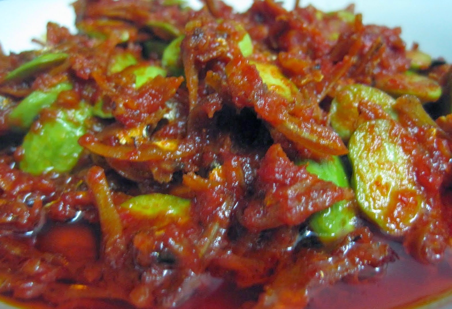 Petai Bau Busuk Tetapi Berkhasiat Dan Disukai Ramai