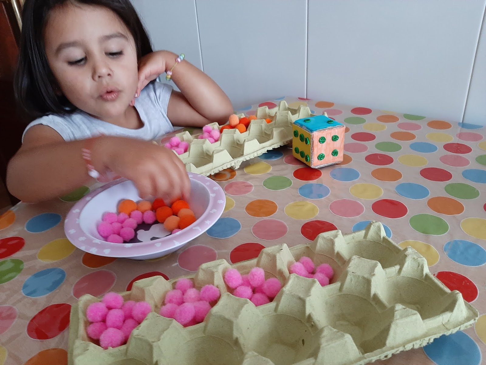 DEJANDO HUELLA : JUEGOS DE MATEMÁTICAS CON DADOS