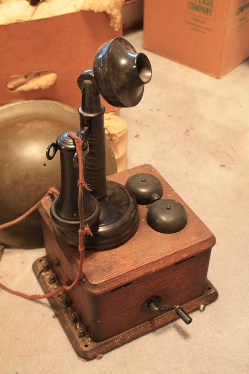 Rusty Ring: WW: Old phone