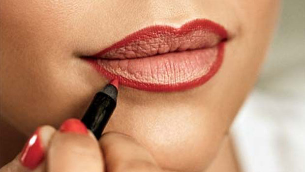 Story of a Young Wife: How to Apply Lip Liner to Look Your Lips Beautiful