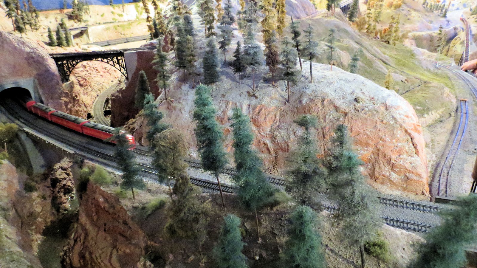 The Cranky Pumpkin: This Model Railroad Is Really Bad Ass