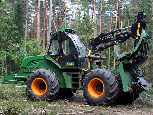 Alma de herrero: Maquinaria forestal AMKODOR