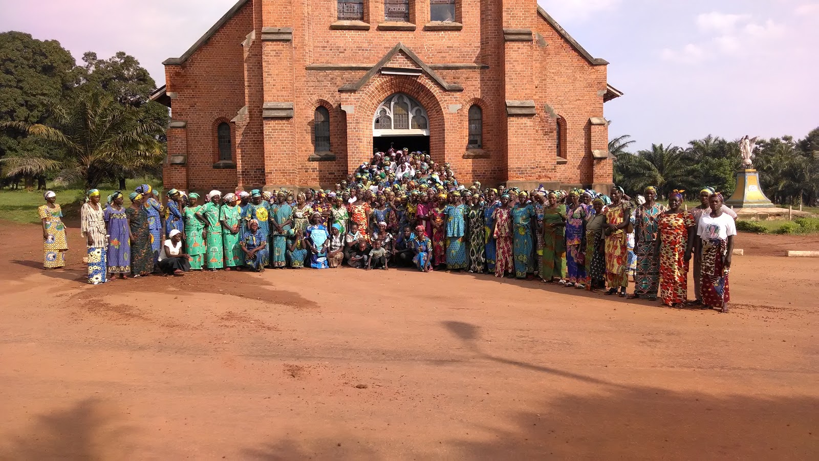 Pèlerinage pour la clôture du mois marial à Molegbe