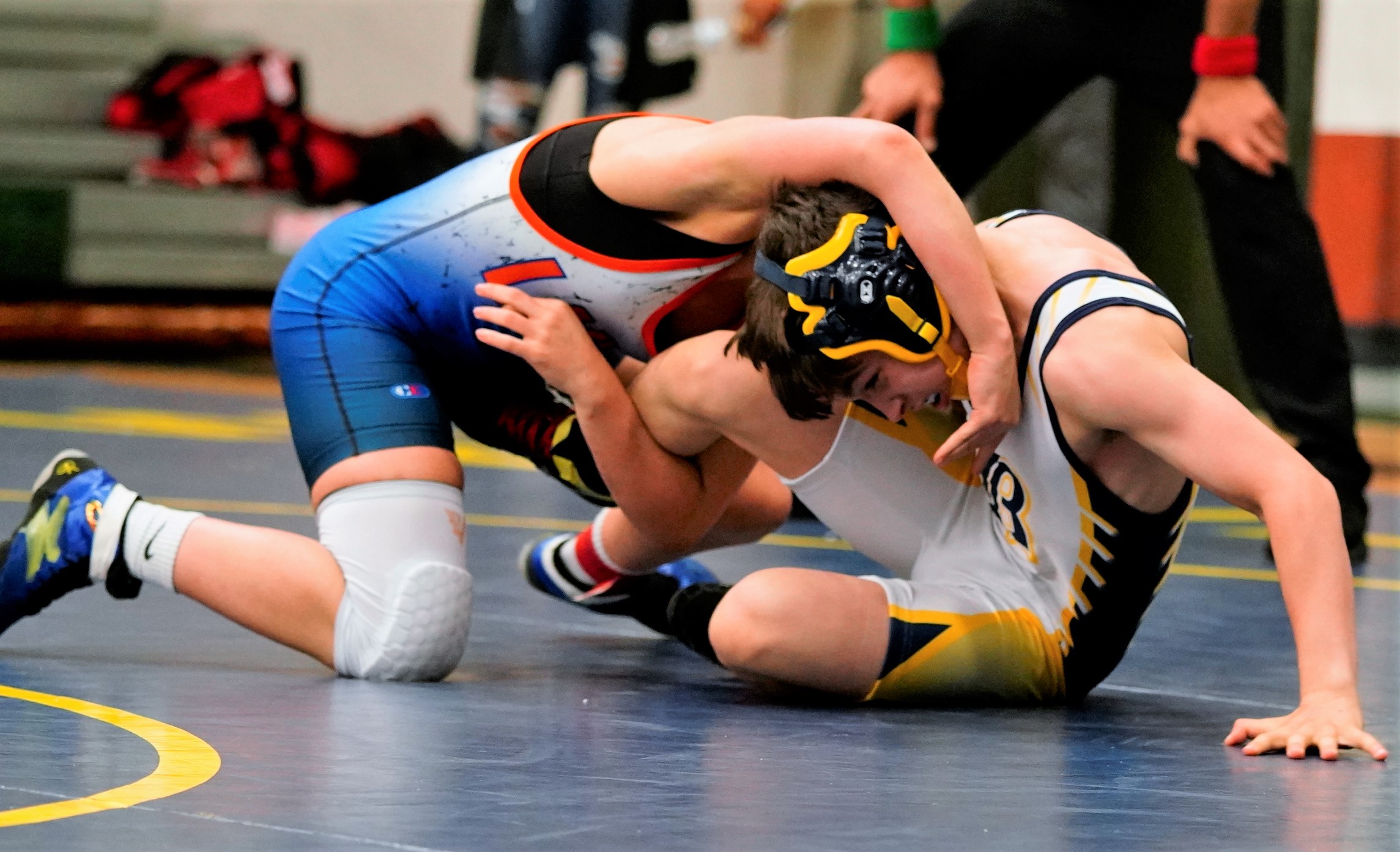 Men Wrestling Women: she defeats him in tough battle