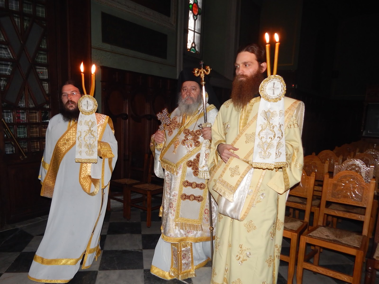 Ιερός Ναός Αγίου Νεκταρίου Πατρών: Η ΑΚΟΛΟΥΘΙΑ ΤΟΥ ΕΠΙΤΑΦΙΟΥ ΣΤΟΝ ...