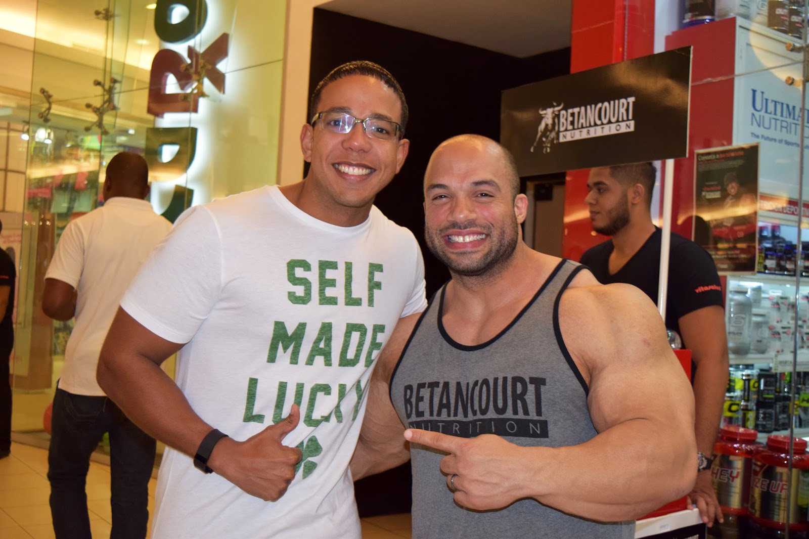 Contundentes exitos presentaciones de pro-IFBB Jon de la Rosa