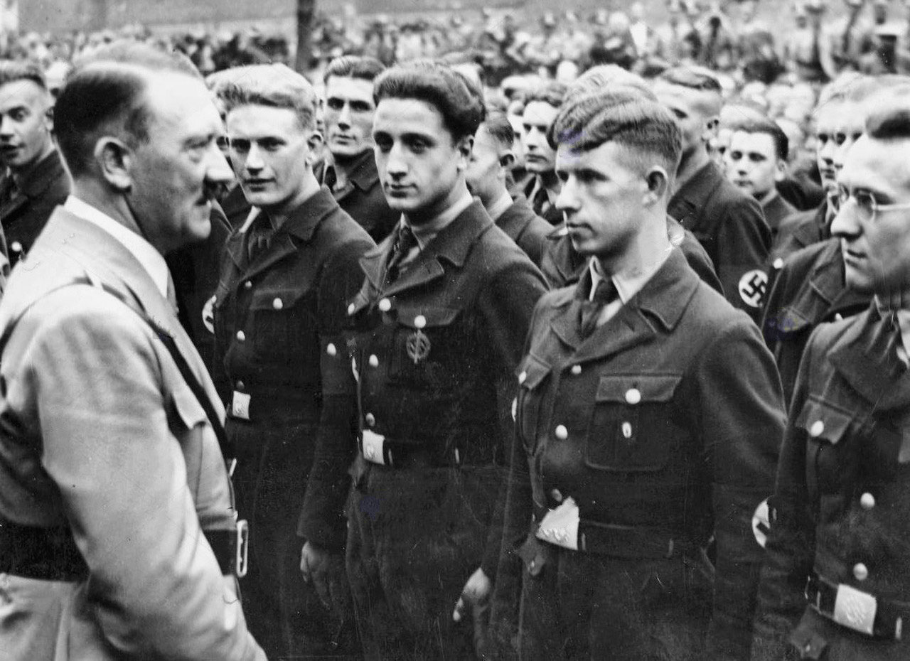 Reichsfoto: Adolf Hitler with German Workers from D.A.F.