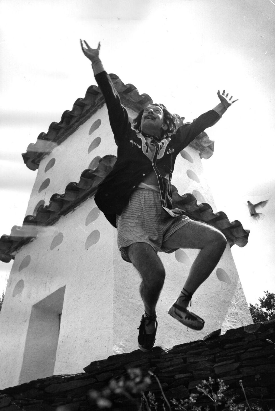 A Day With Salvador Dalí: Hilarious Photographs of Dalí at His Home in ...