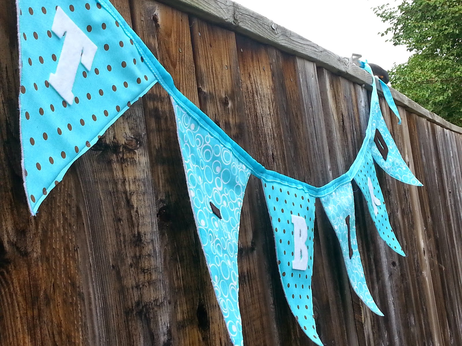 GIRL, CRAFTED: DIY Bunting: Make your own string of pennants