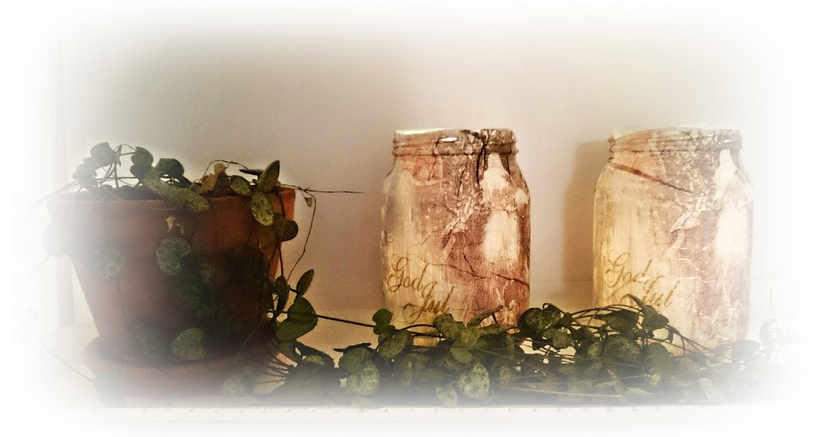 Gamla syltburkar som jag dekorerat med Tomteservetter :D