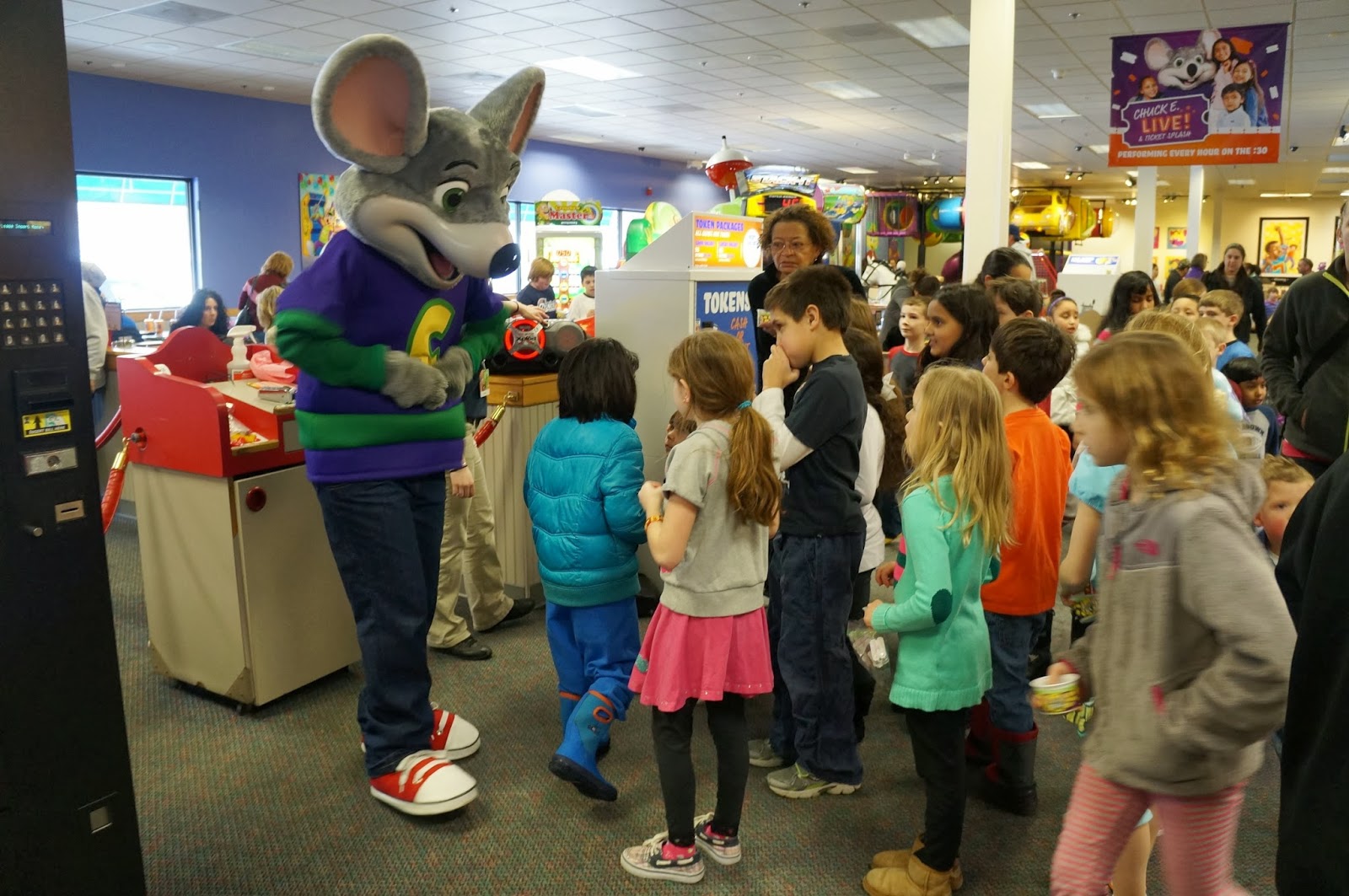 Evan and Lauren's Cool Blog: 2/19/13: Chuck E. Cheese's Let the Good ...
