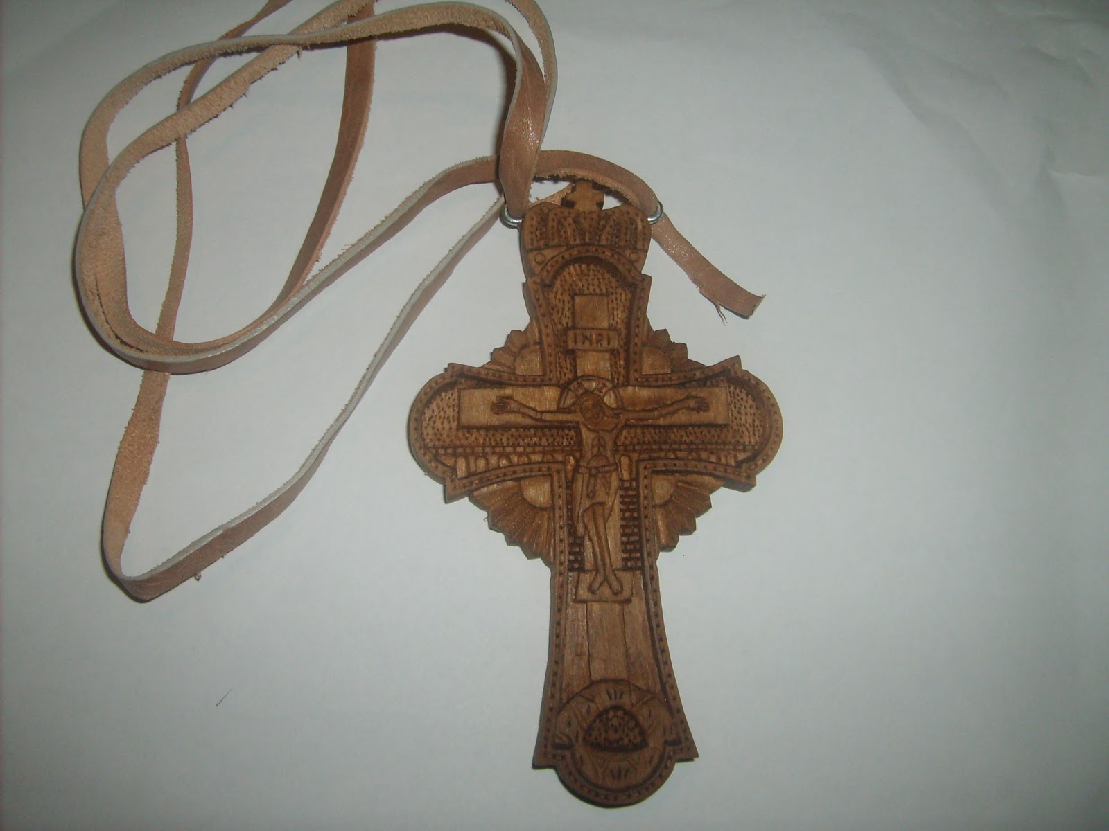 Sculptura in lemn de tei: Cruci pectorale