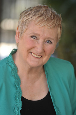 Meet Dee Smith - Clash of the Titles