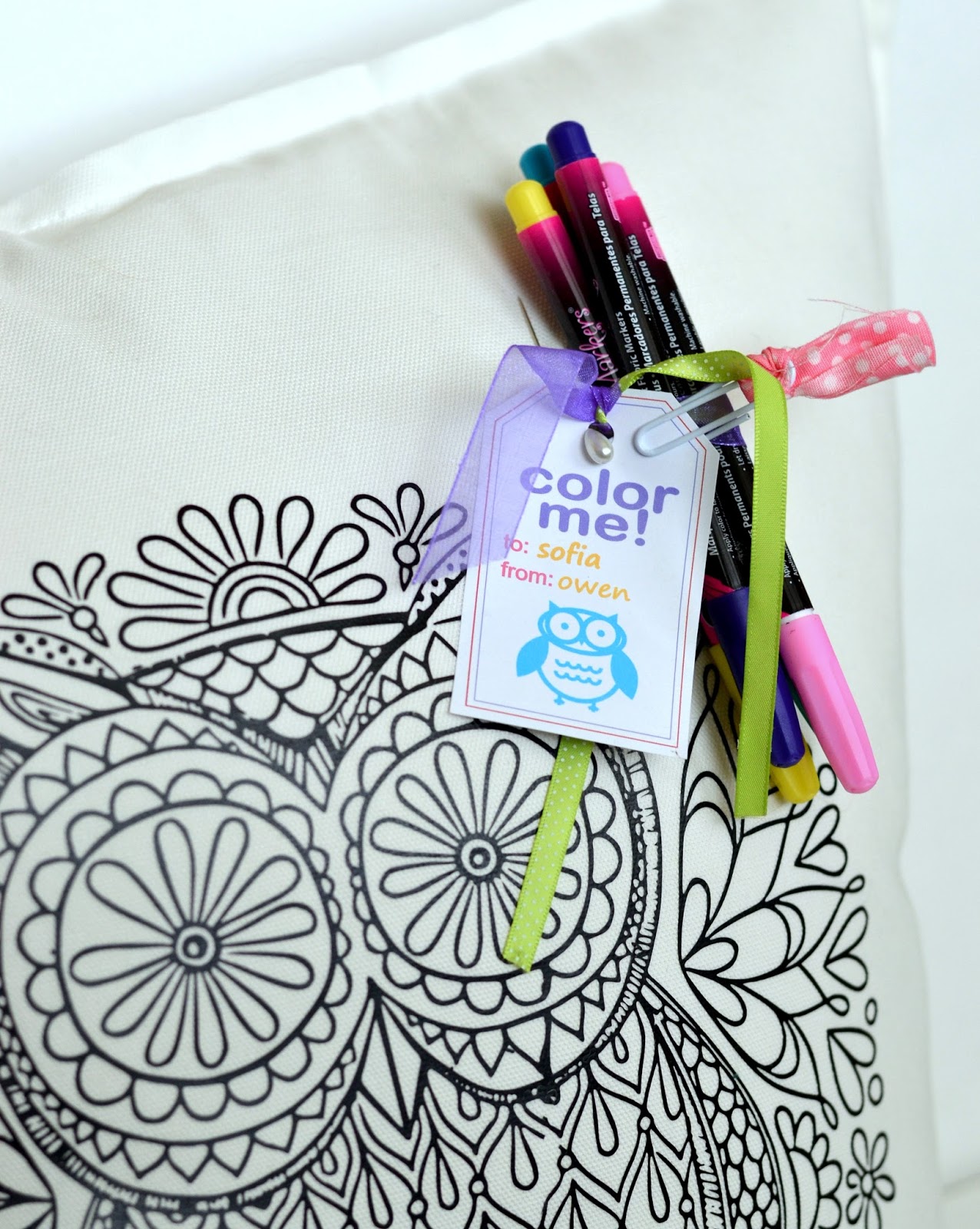 Create a Pillow That you can Color