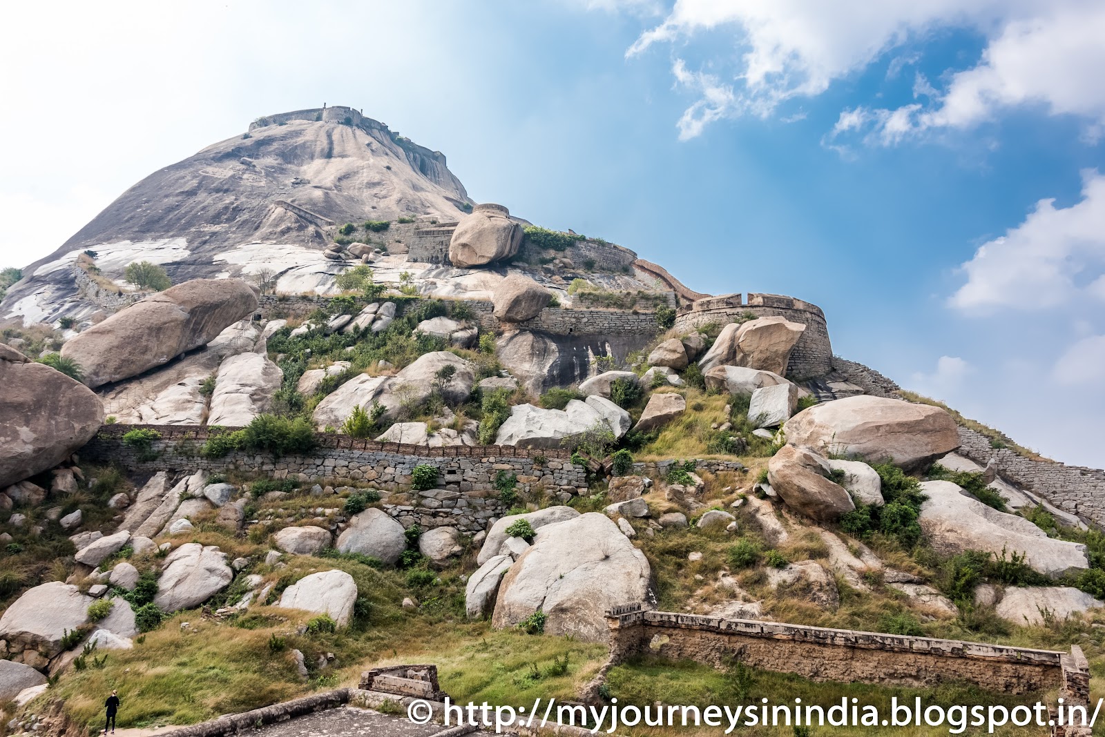 My Journeys In India: Madhugiri Fort or Madhugiri Betta