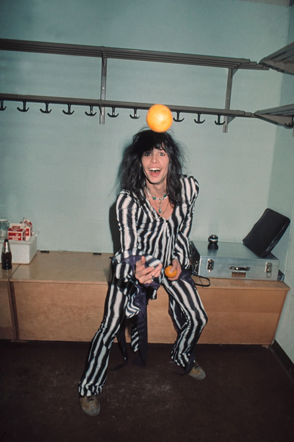 Breathing : the many looks of steven tyler