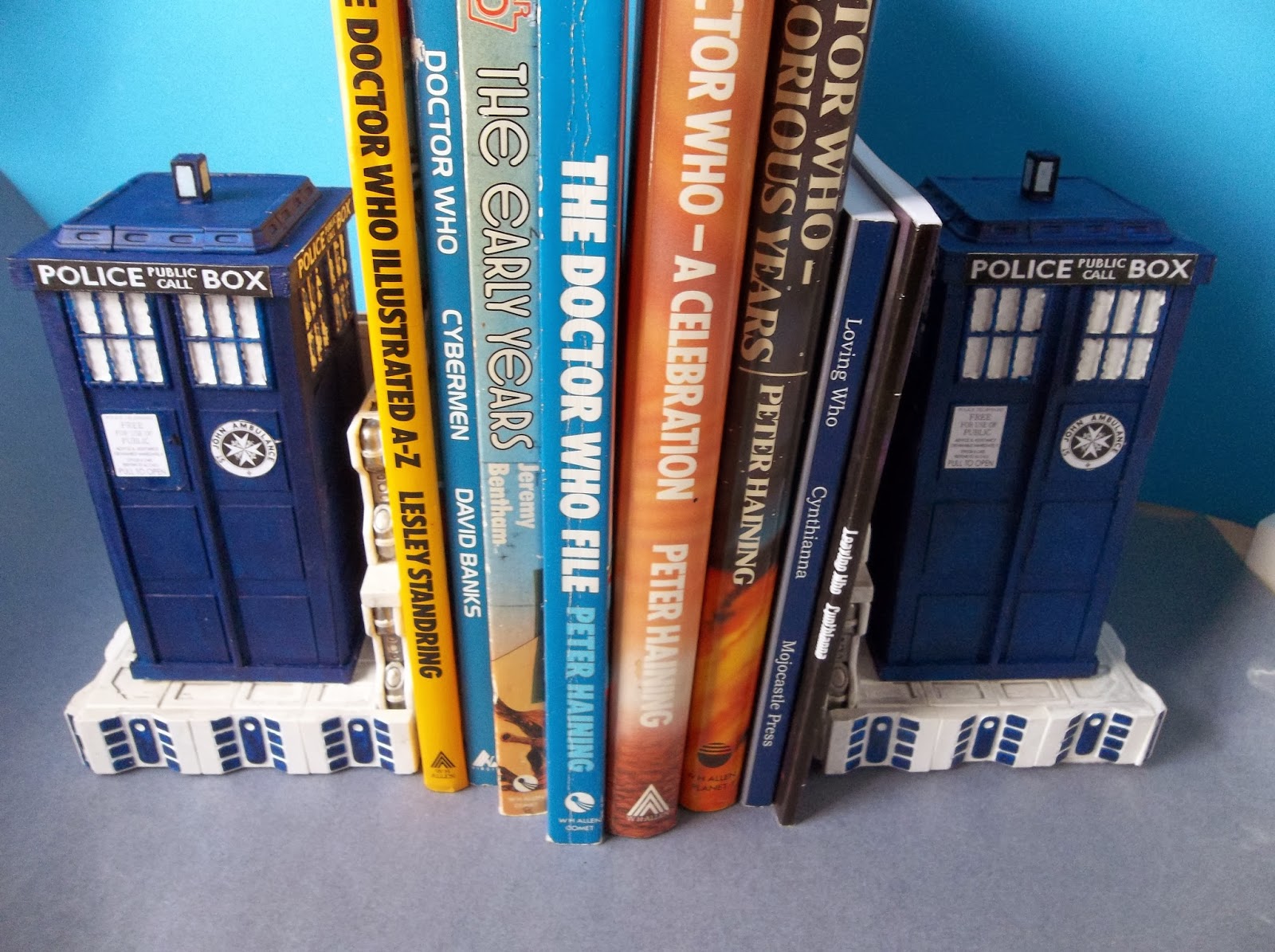Smiling Assassin Productions: TARDIS bookends