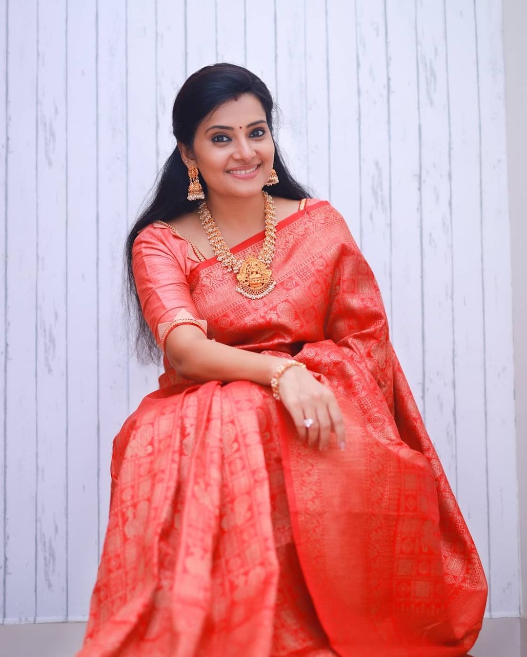 Actress shruthi raj cute traditional saree photoshoot