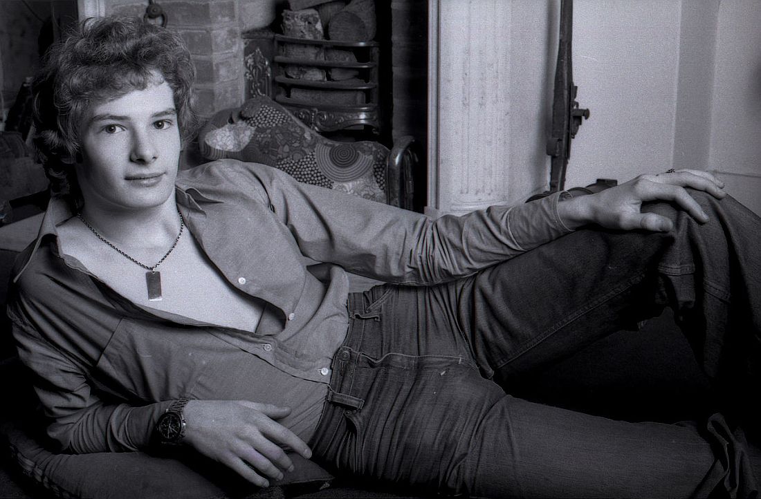 Favorite Hunks & Other Things: Mark Lester: ACTORS & Skin