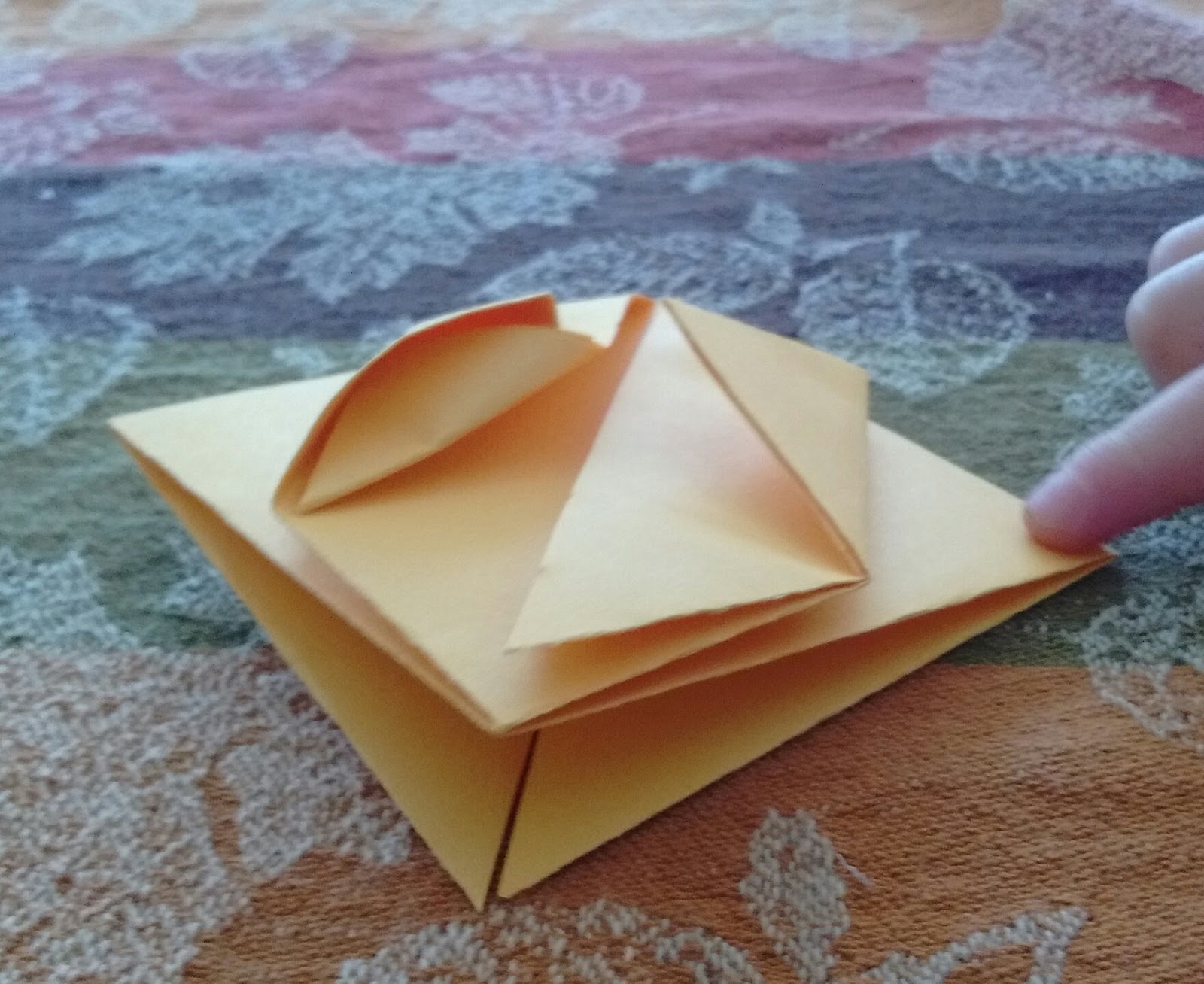 Simple Inspirations: Folding Origami Paper Balloons