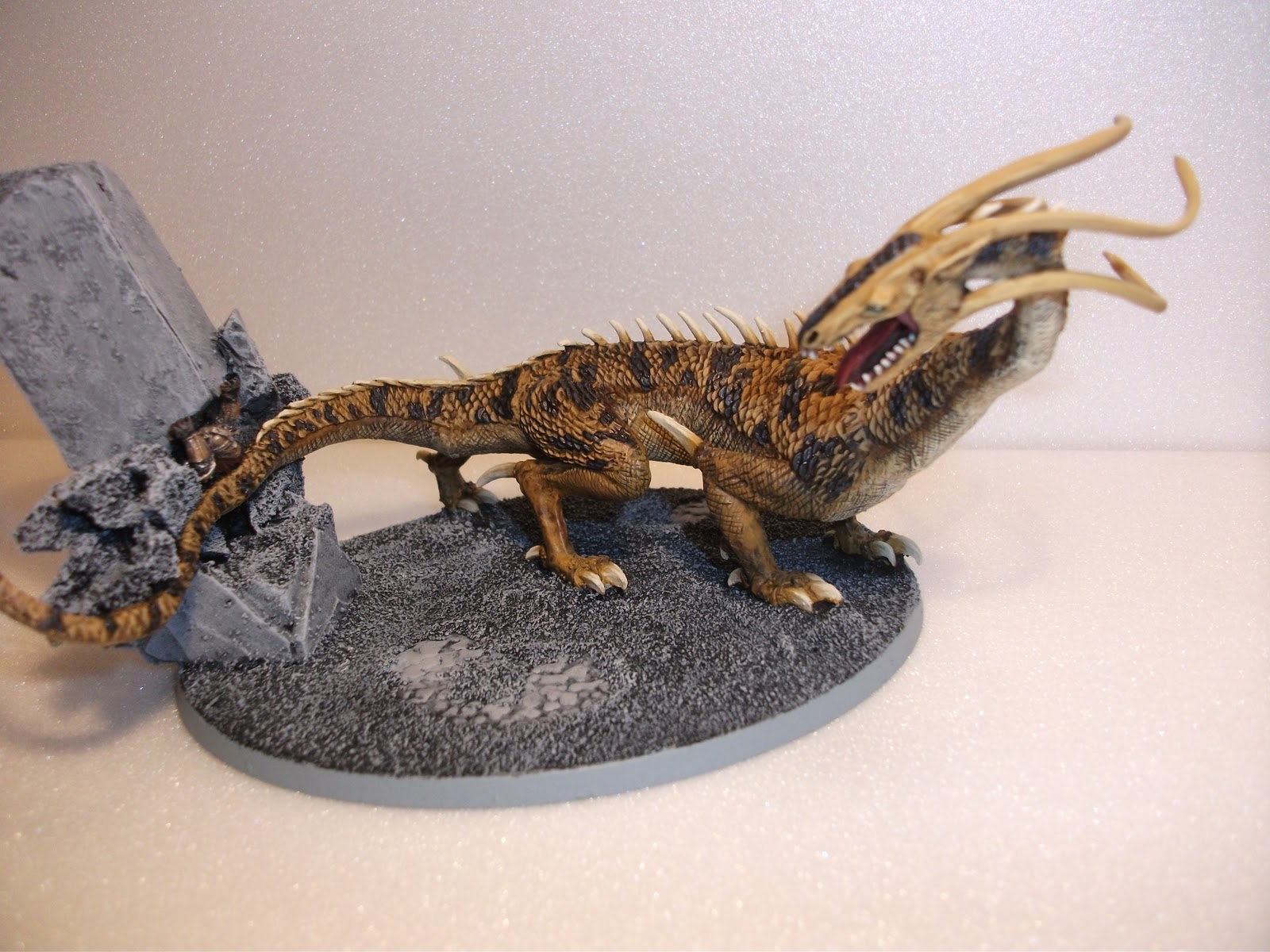 1000+ images about LotR - Dragons figurines on Pinterest | Drake, Caves ...