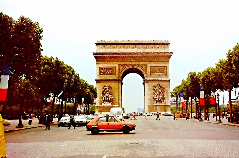 30 Photos Capture Street Scenes of Paris in the Mid-1980s ~ Vintage ...