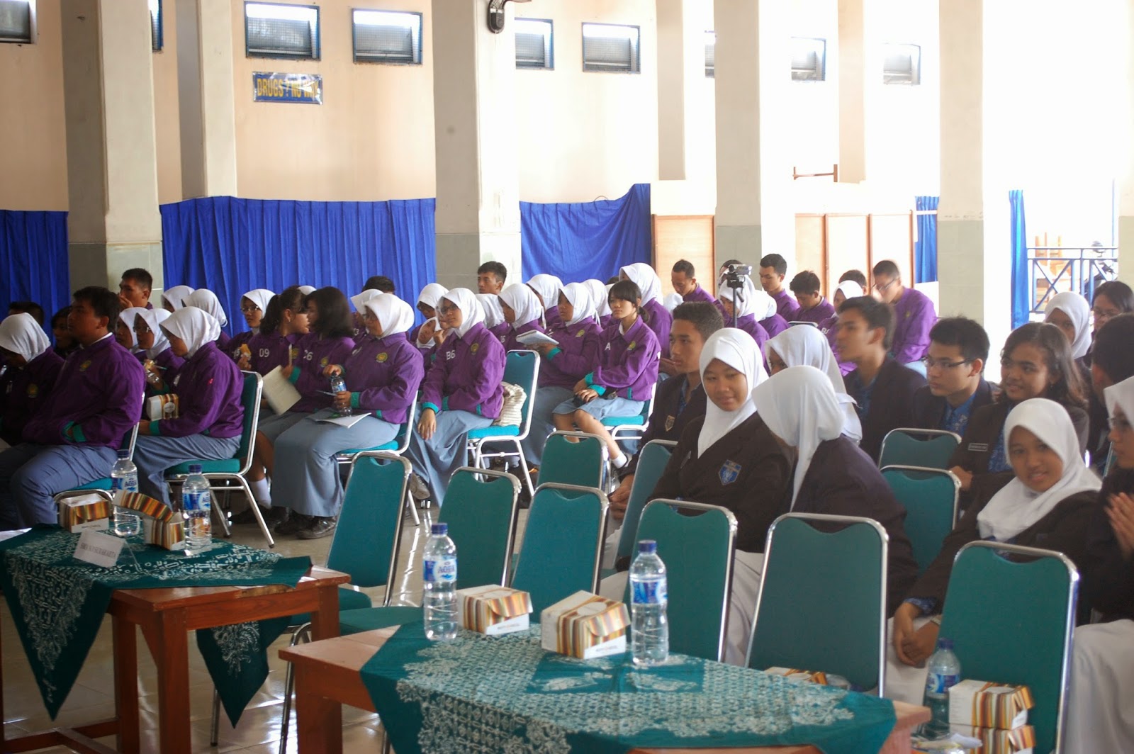 WIKARYA SMA NEGERI 3 SURAKARTA: STUDI BANDING SMA NEGERI 1 CILACAP WIKARYA SMA NEGERI 3 SURAKARTA: STUDI BANDING SMA NEGERI 1 CILACAP