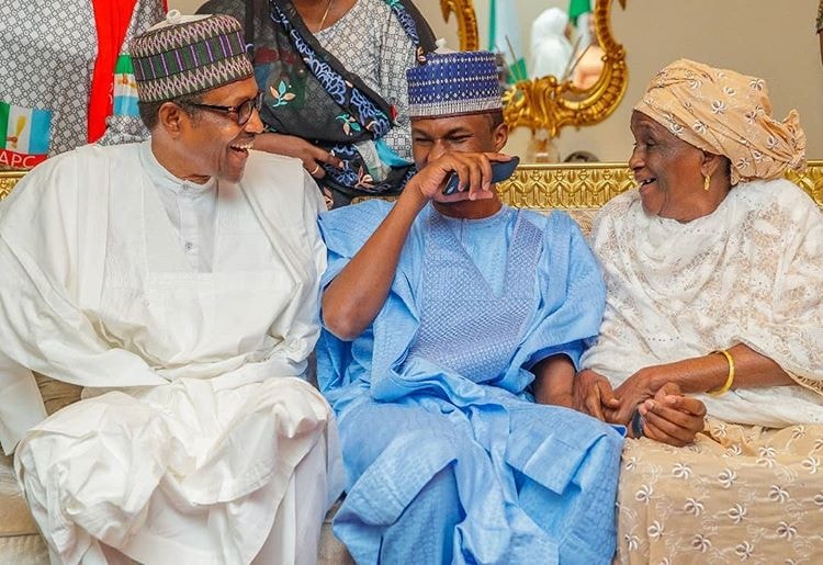 Photos of President Buhari with his family members after his inauguration