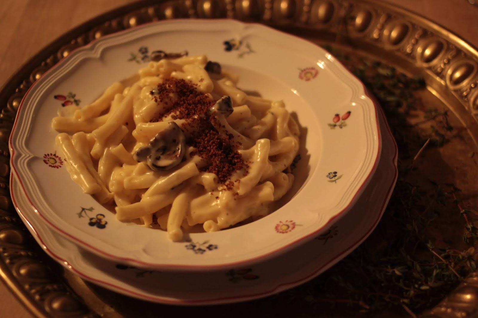 Maccheroni mit Käse, Pilzen & Knoblauch-Bröseln | Küchenliebelei