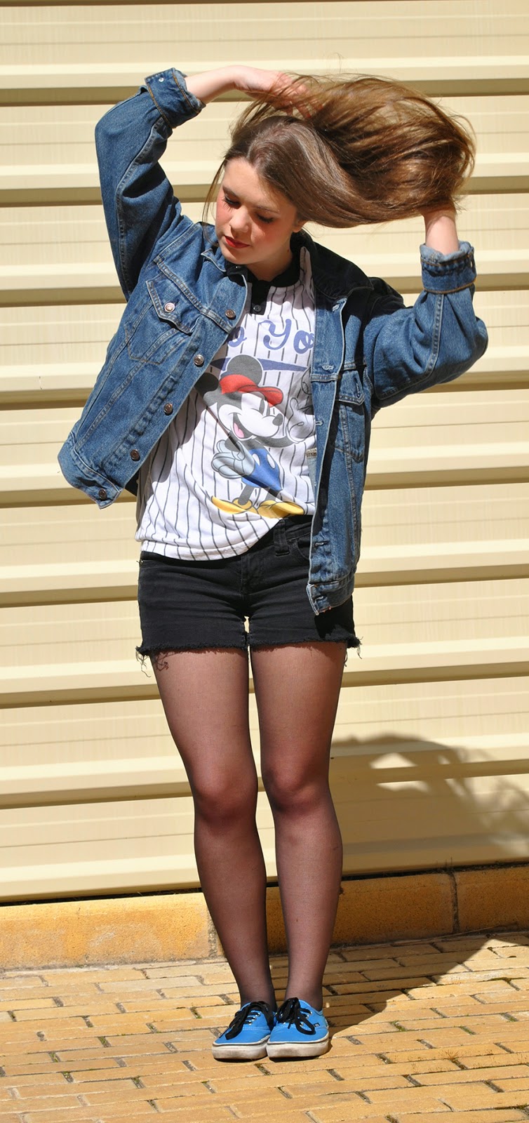 Coloco mi desastre con mi ropa.